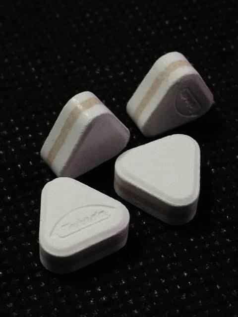 Magesto-F tablet ยาช่วยย่อยเม็ดสามเหลี่ยม ซองละ 10เม็ด